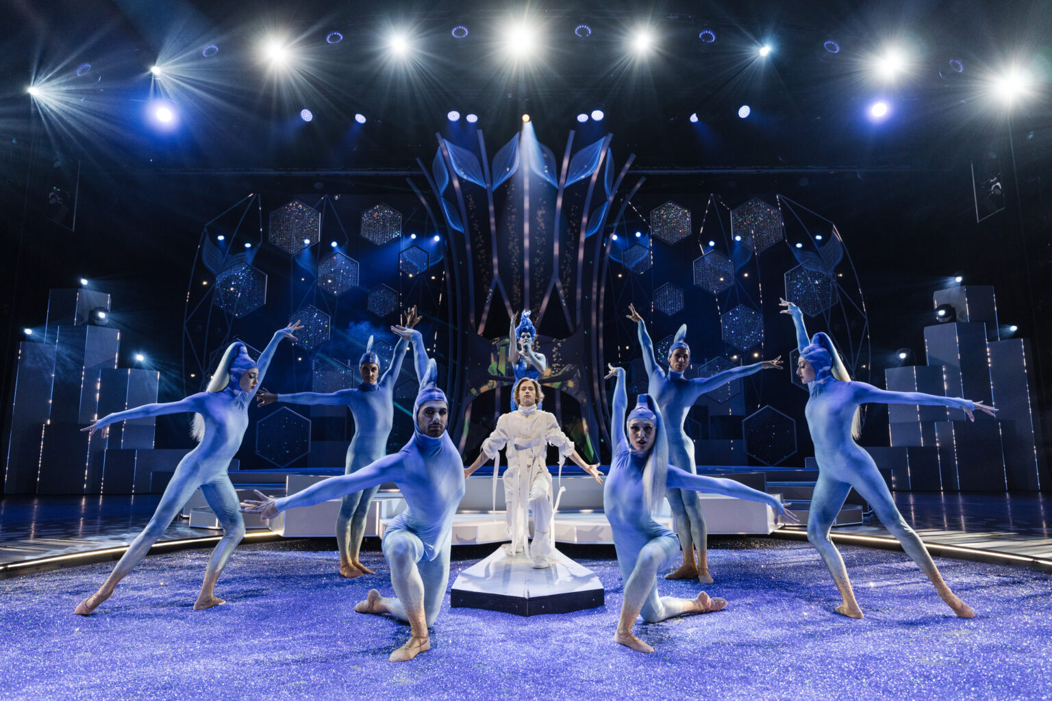 FALLING | IN LOVE am Friedrichstadt-Palast | lounge.concerti.de